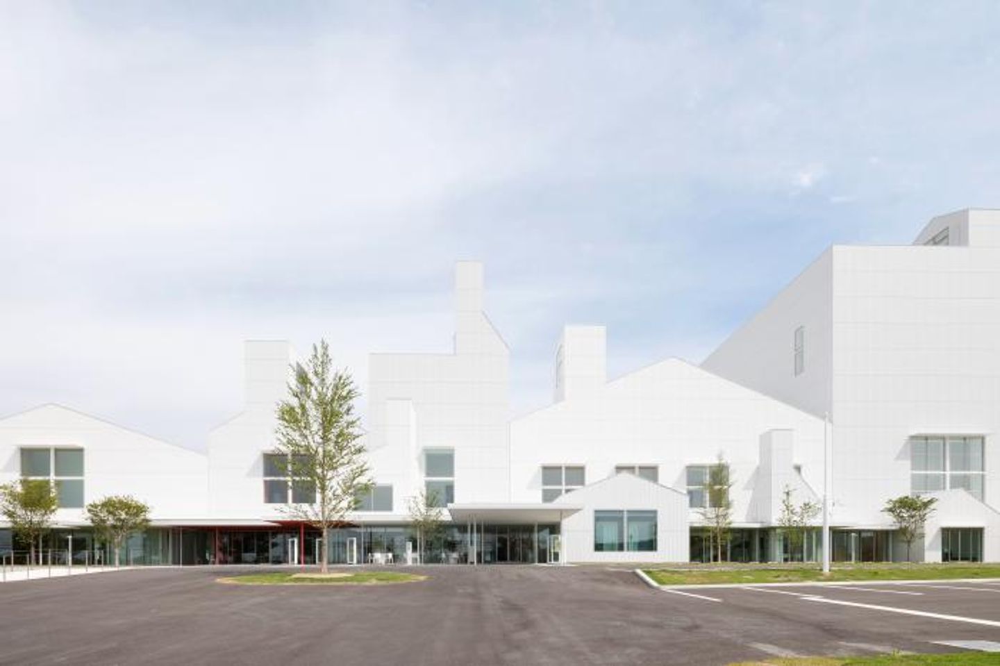 Sculpting Spaces: Exploring the Maruhon Makiart Terrace by Sou Fujimoto ...